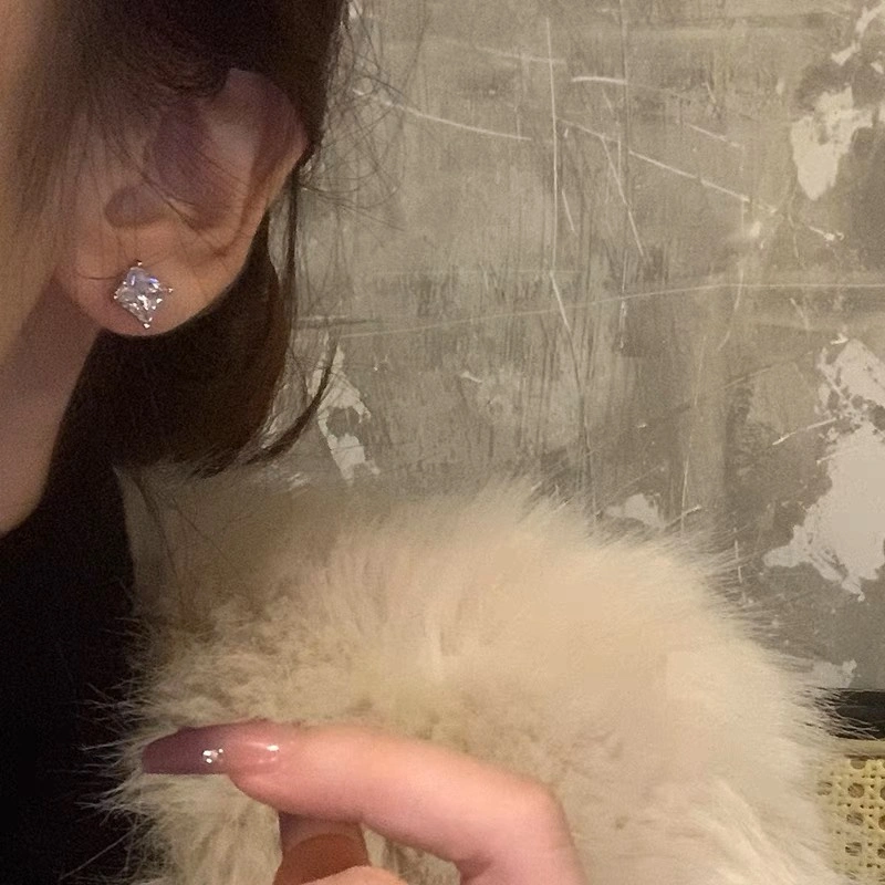 Indistinguishable Tiffany Earrings