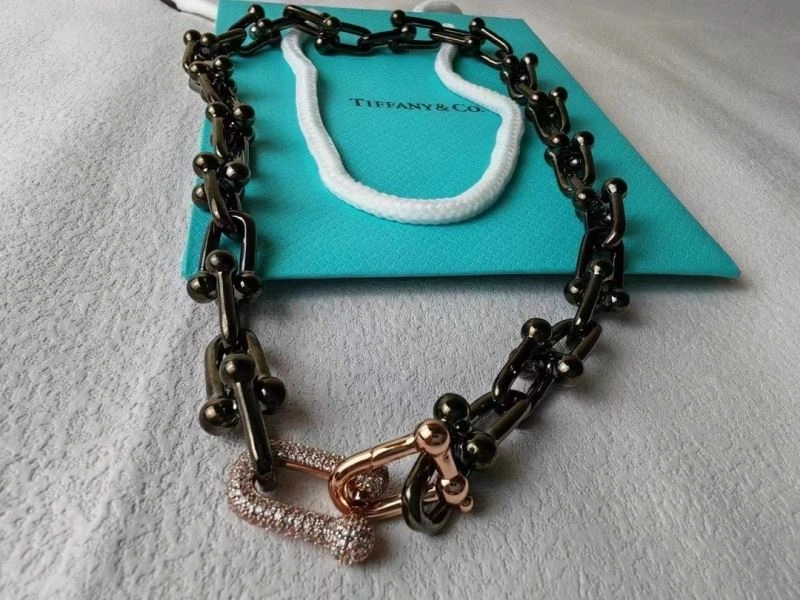 Indistinguishable Tiffany Necklaces