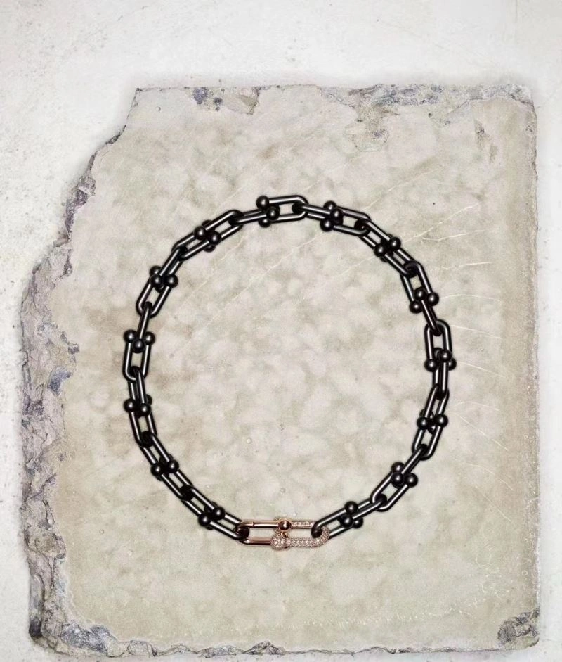 Indistinguishable Tiffany Necklaces