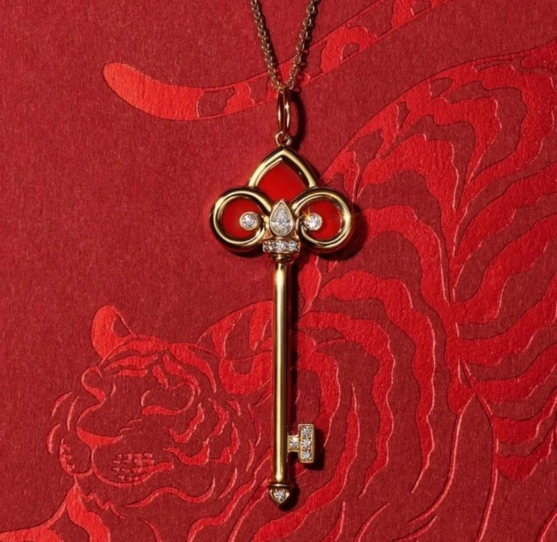 Indistinguishable Tiffany Necklaces