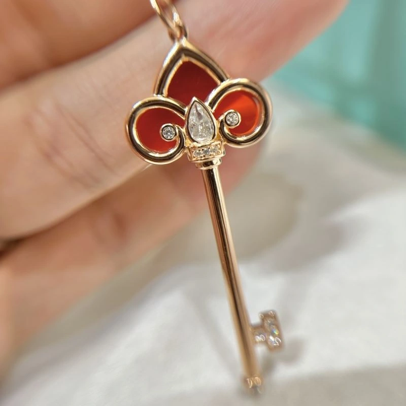Indistinguishable Tiffany Necklaces