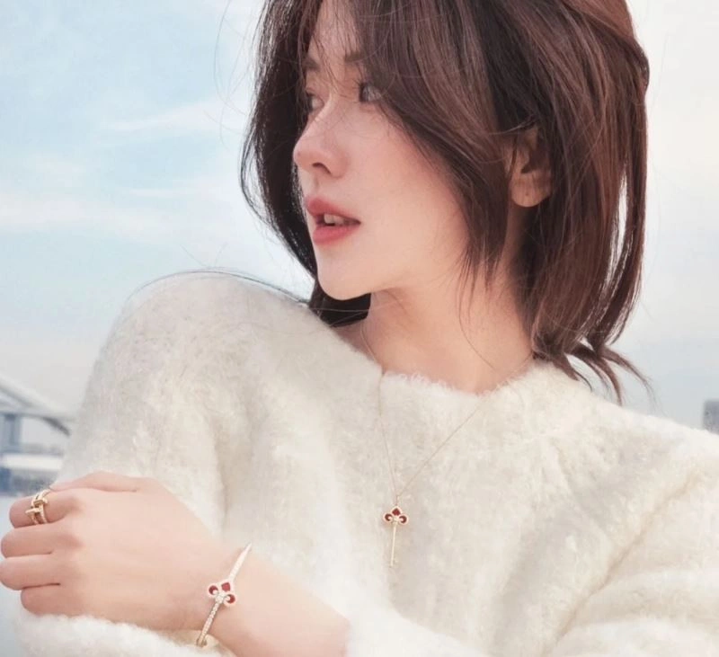 Indistinguishable Tiffany Necklaces