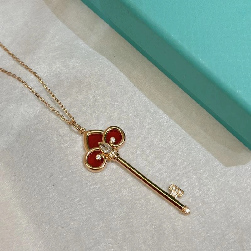 Indistinguishable Tiffany Necklaces