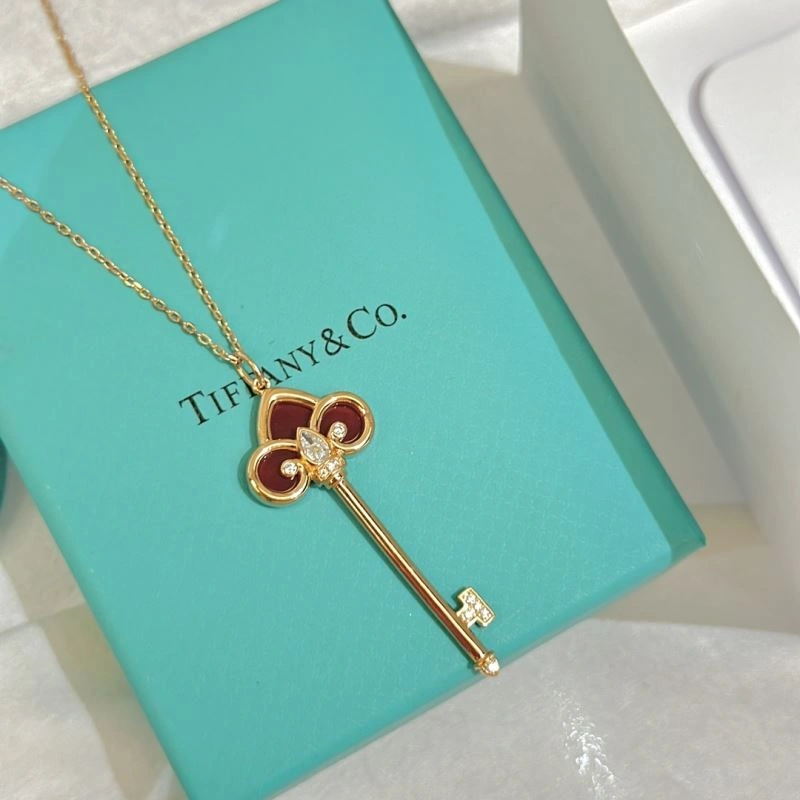 Indistinguishable Tiffany Necklaces