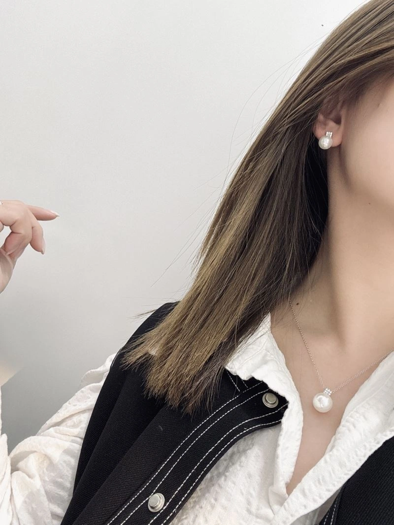 Brand-authenticated Tiffany Necklaces