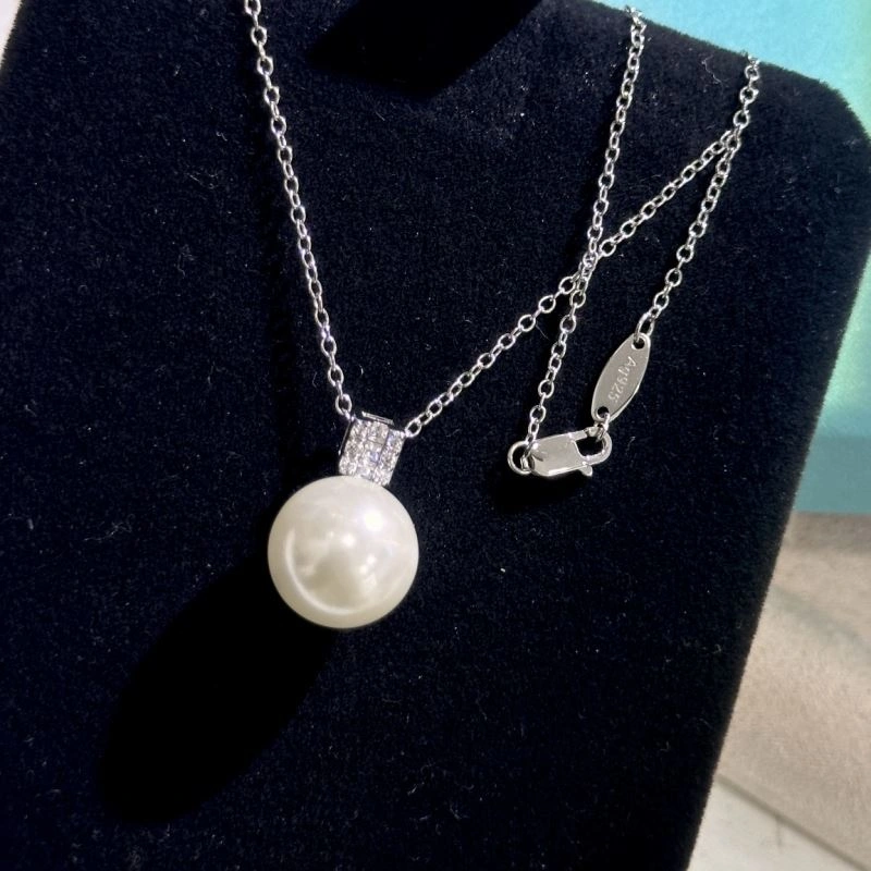 Brand-authenticated Tiffany Necklaces