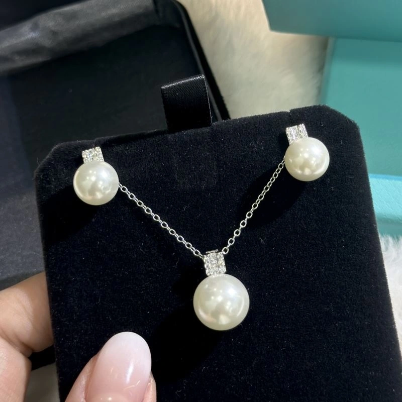 Brand-authenticated Tiffany Necklaces