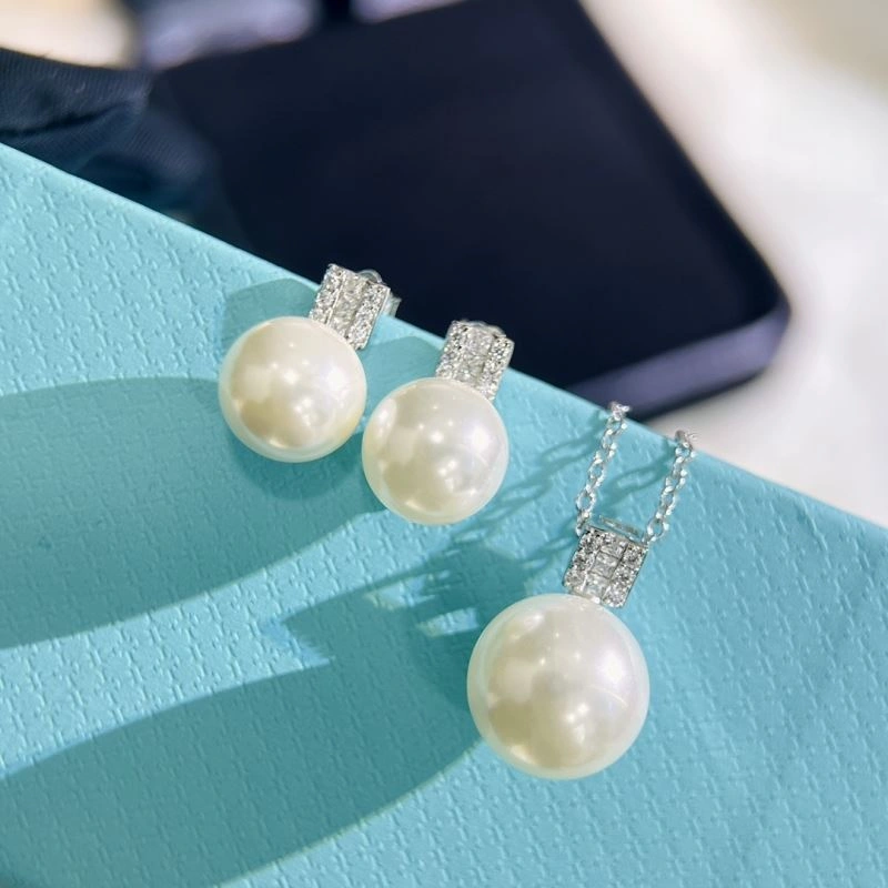 Brand-authenticated Tiffany Necklaces