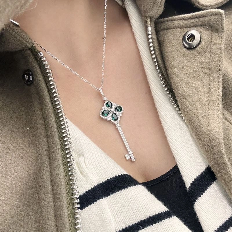 Brand-authenticated Tiffany Necklaces