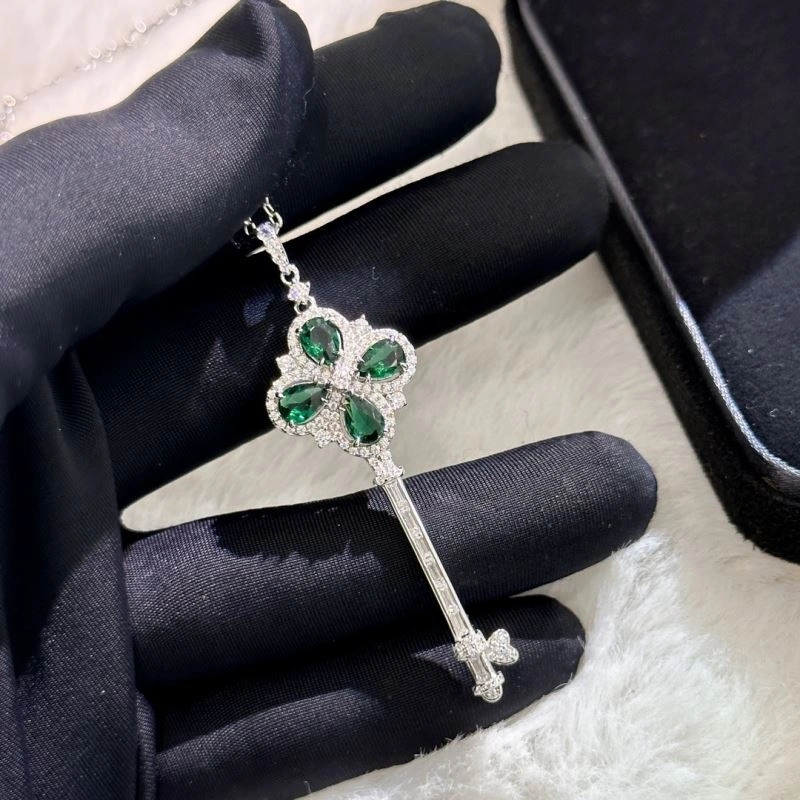 Brand-authenticated Tiffany Necklaces
