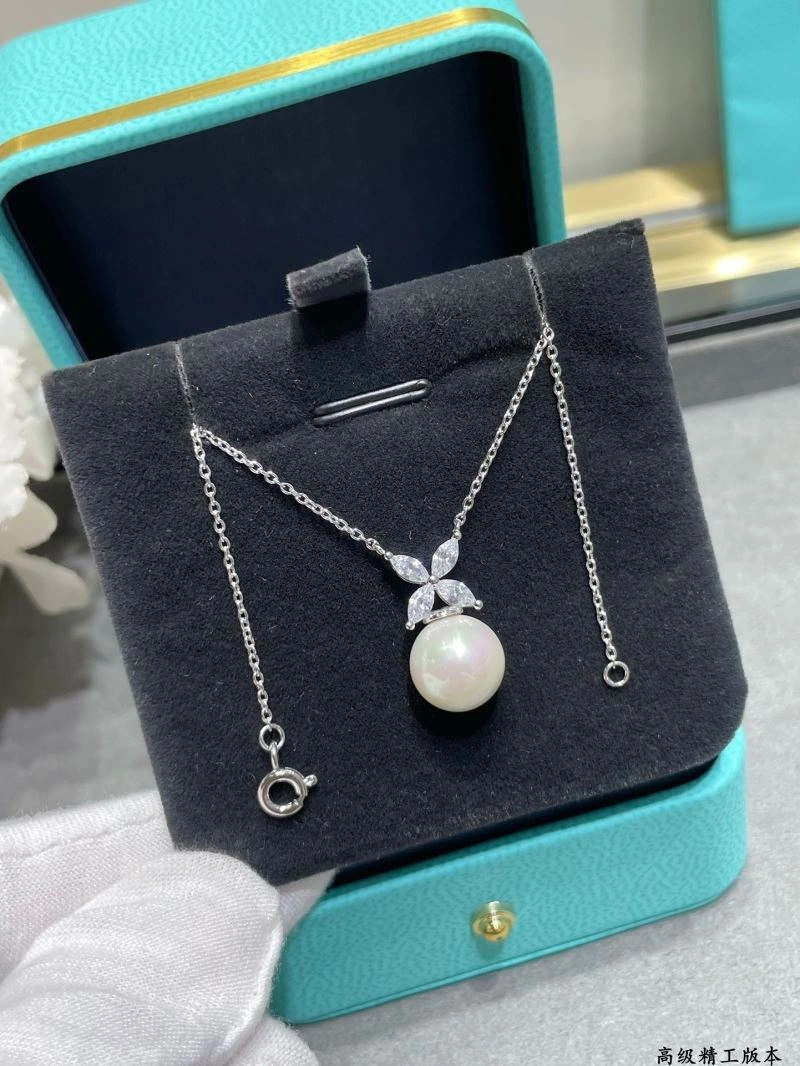 Indistinguishable Tiffany Necklaces