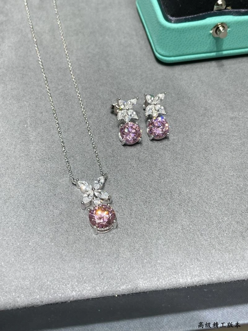 Value-priced Tiffany Necklaces