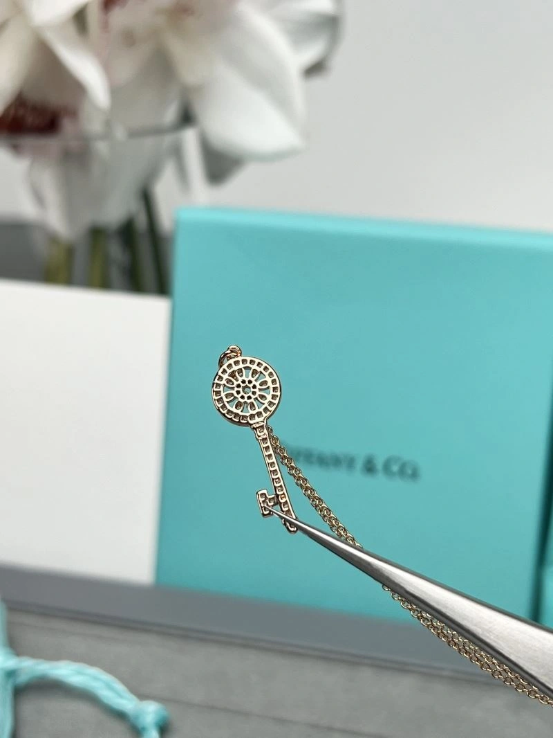 Brand-authenticated Tiffany Necklaces