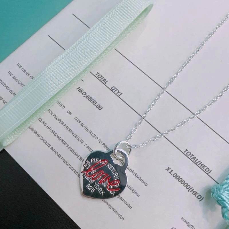Indistinguishable Tiffany Necklaces