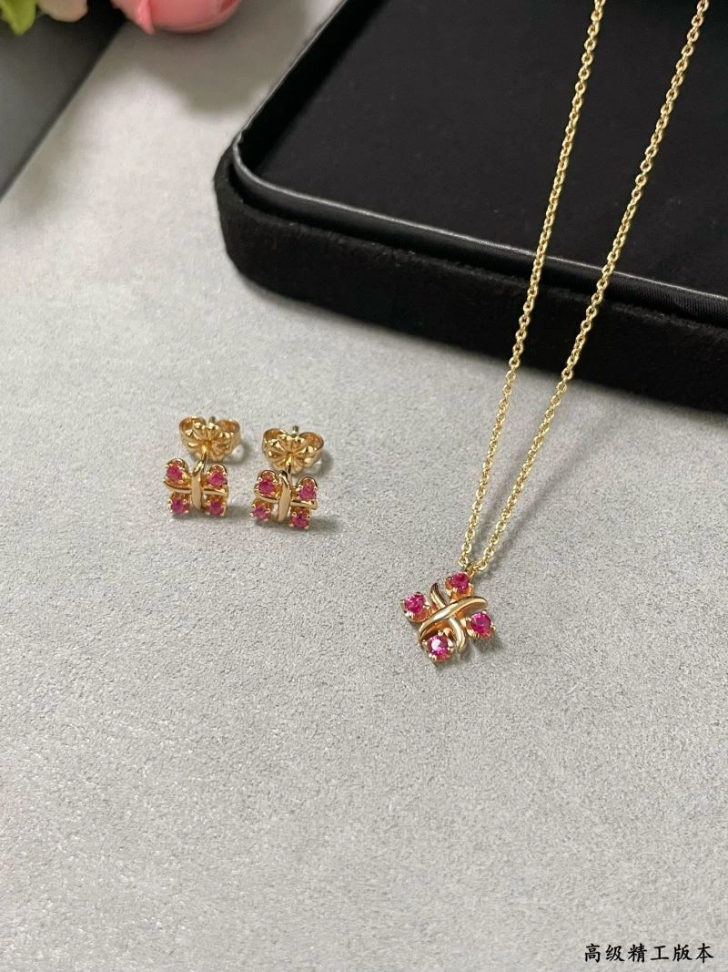Top match Tiffany Necklaces