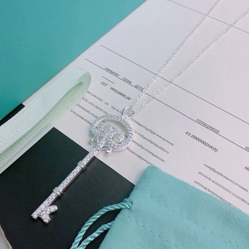 Indistinguishable Tiffany Necklaces