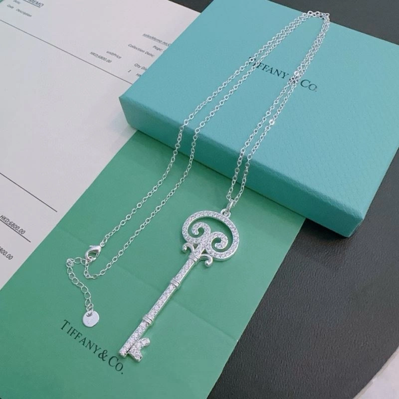 Indistinguishable Tiffany Necklaces