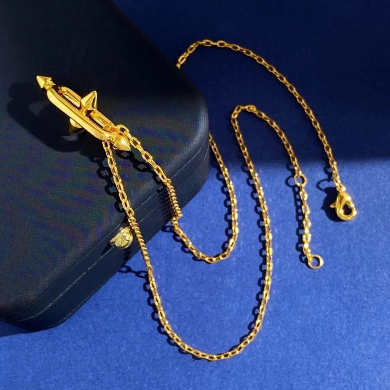 Indistinguishable Tiffany Necklaces