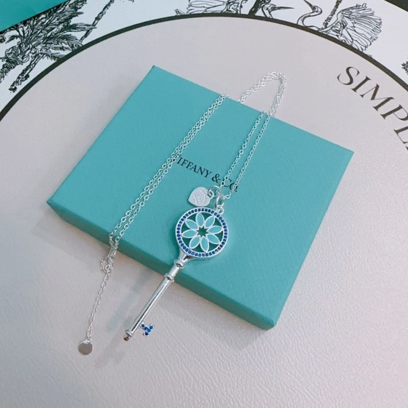 Indistinguishable Tiffany Necklaces