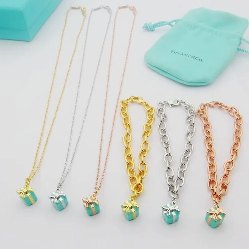 Cut-rate Tiffany Necklaces