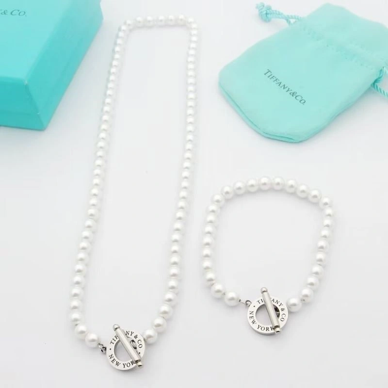Brand-authenticated Tiffany Necklaces