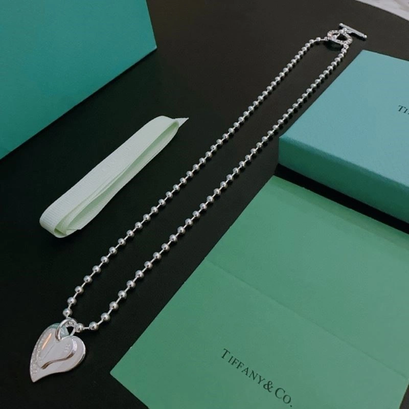 Indistinguishable Tiffany Necklaces