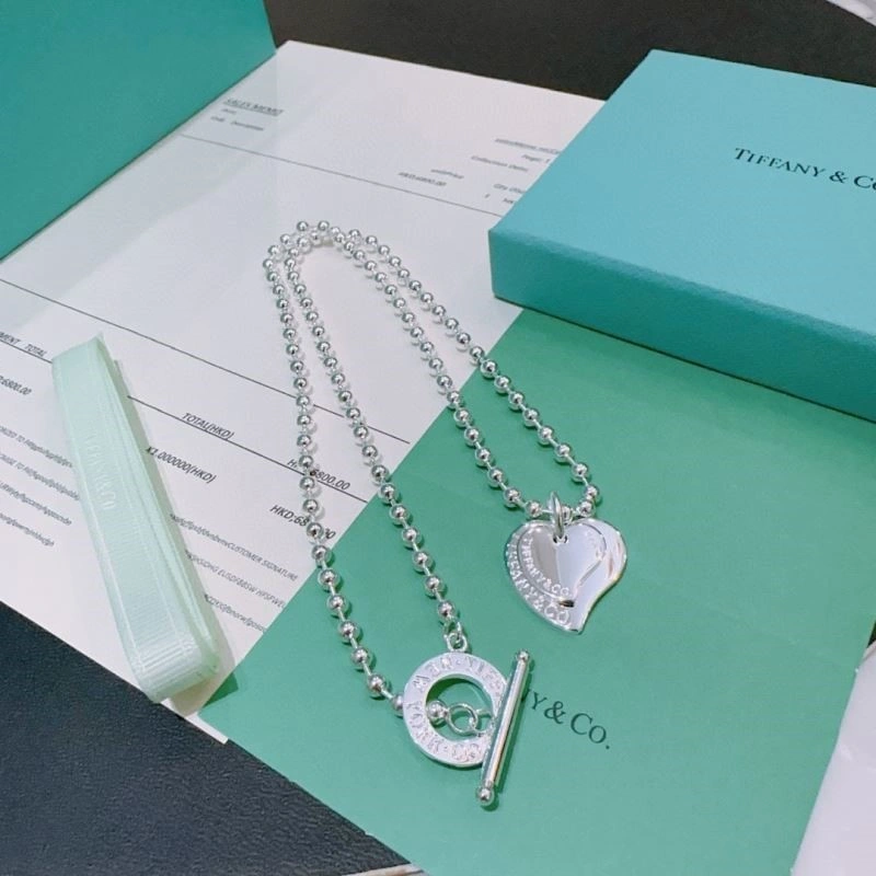 Indistinguishable Tiffany Necklaces