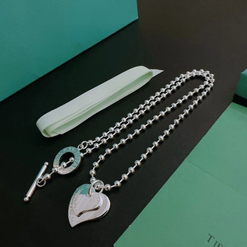 Indistinguishable Tiffany Necklaces