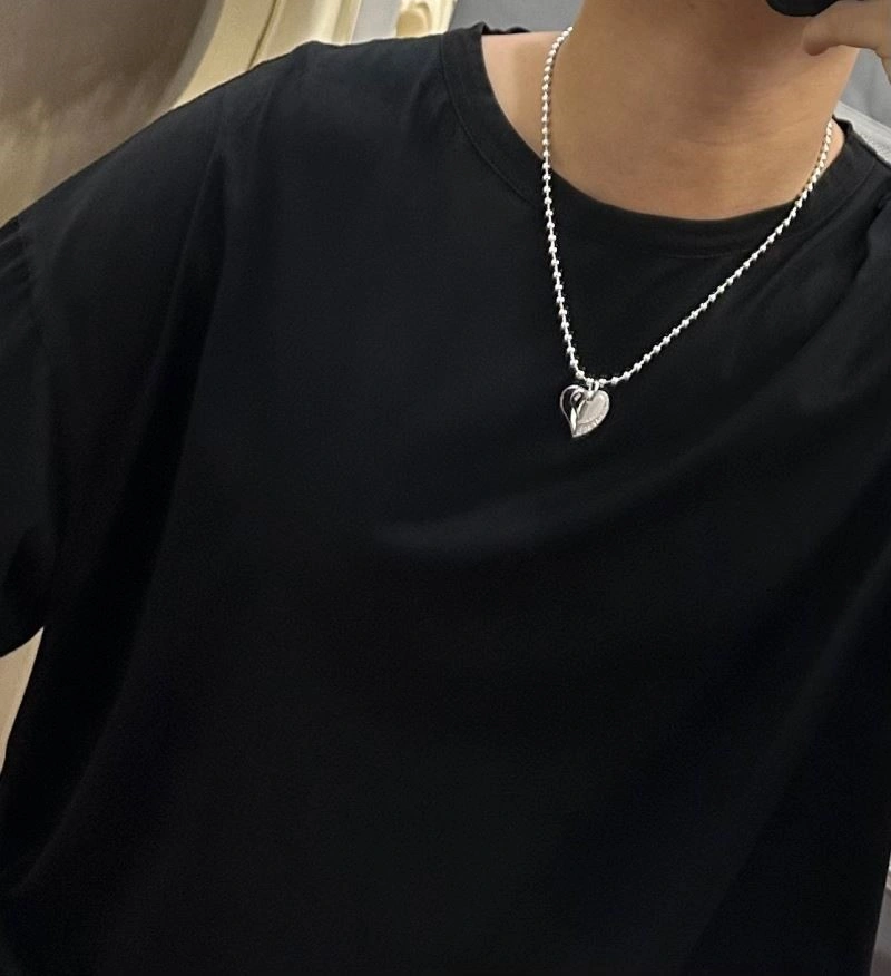 Indistinguishable Tiffany Necklaces