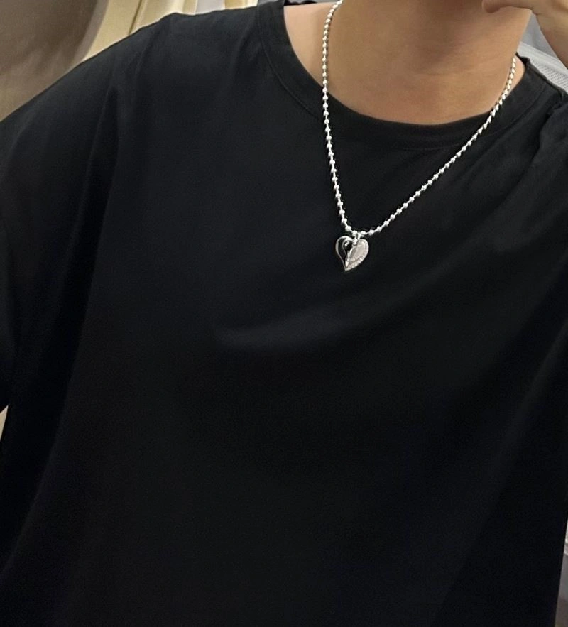Indistinguishable Tiffany Necklaces