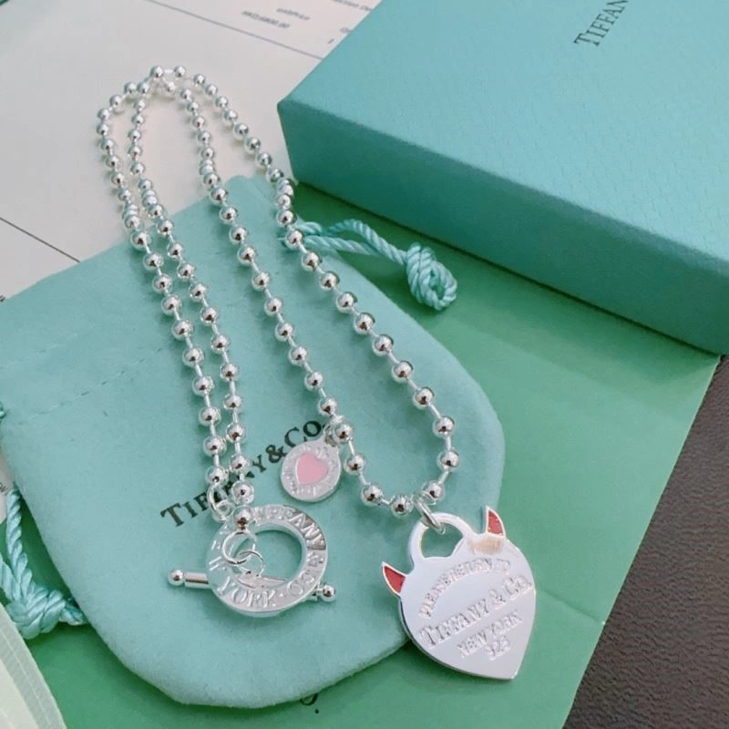 Indistinguishable Tiffany Necklaces