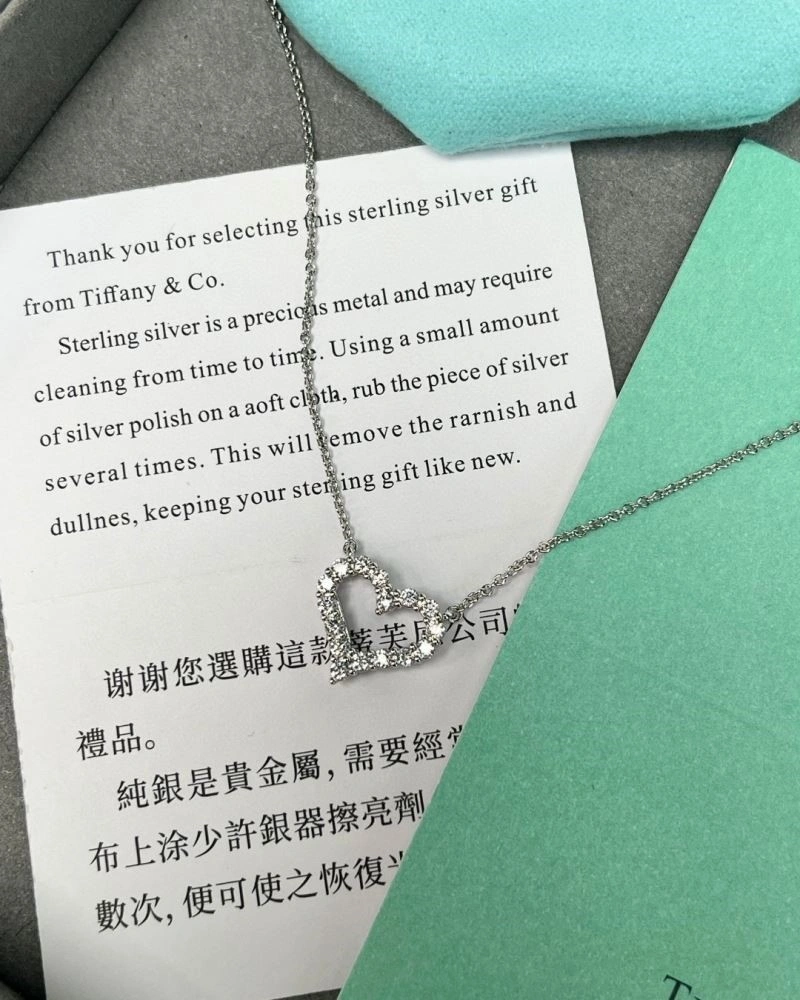 Indistinguishable Tiffany Necklaces