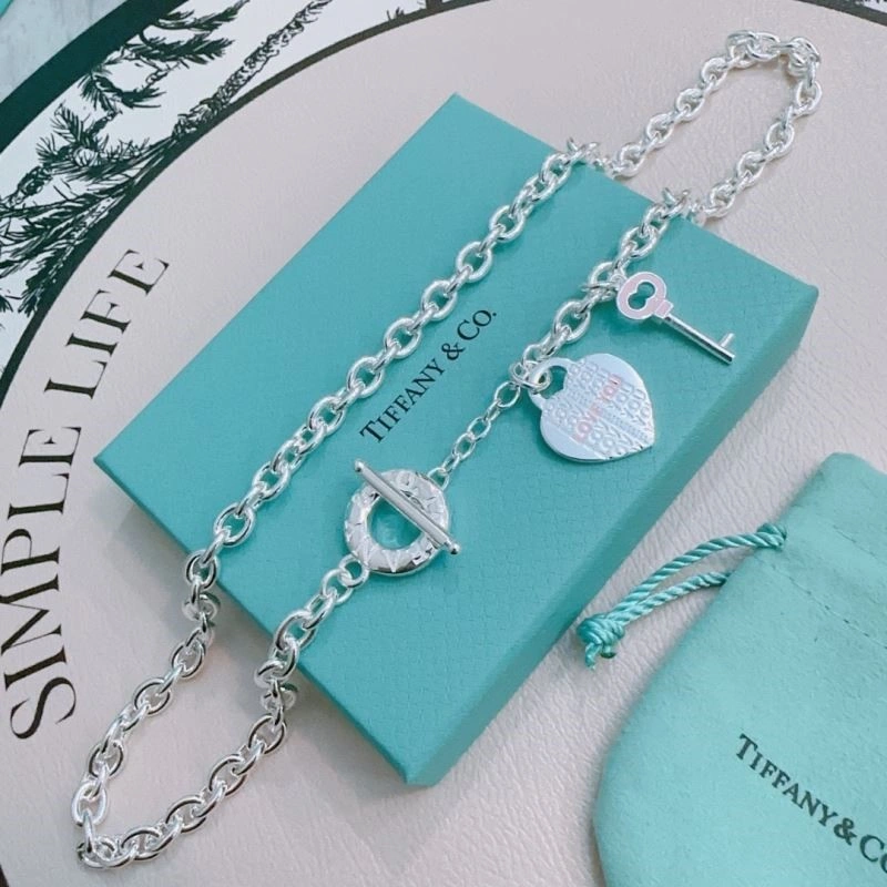 Indistinguishable Tiffany Necklaces
