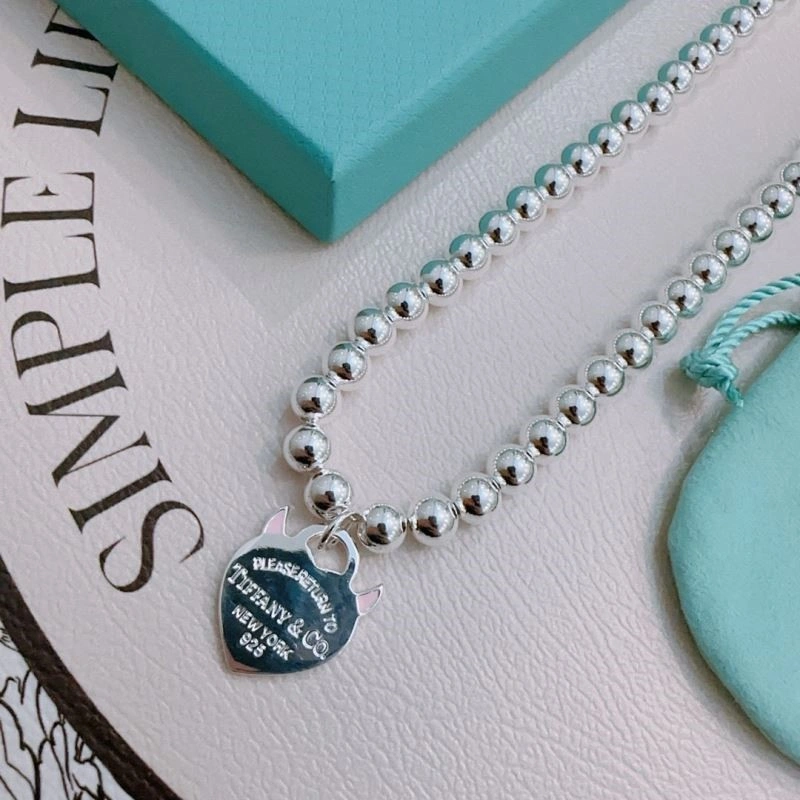 Indistinguishable Tiffany Necklaces