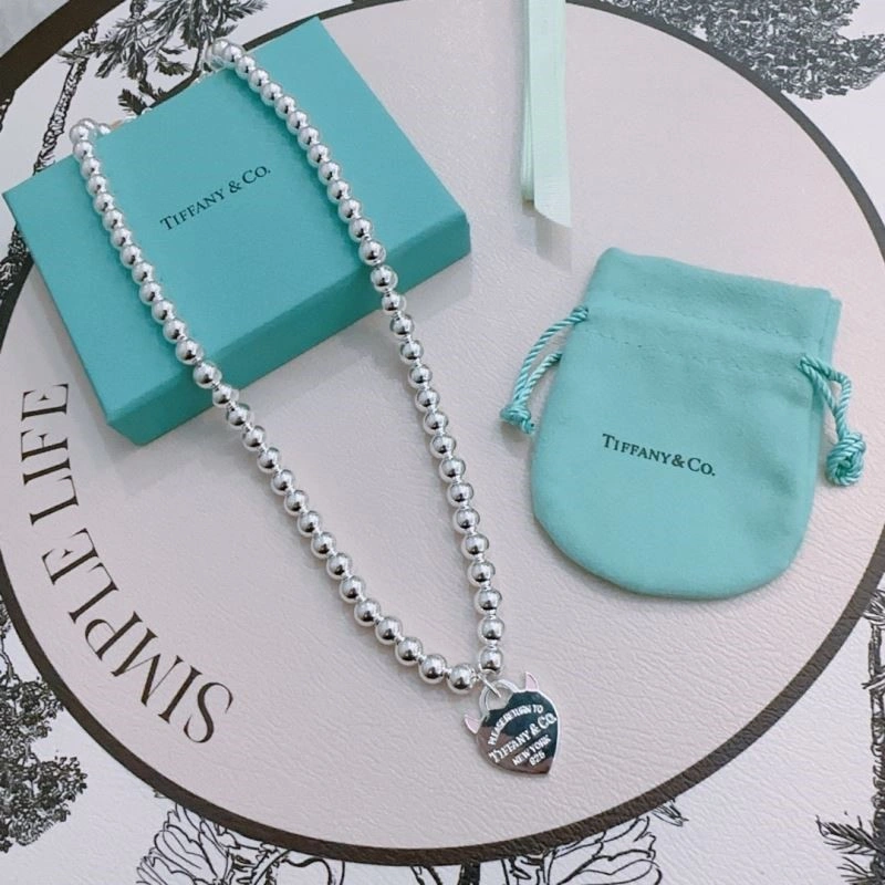 Indistinguishable Tiffany Necklaces