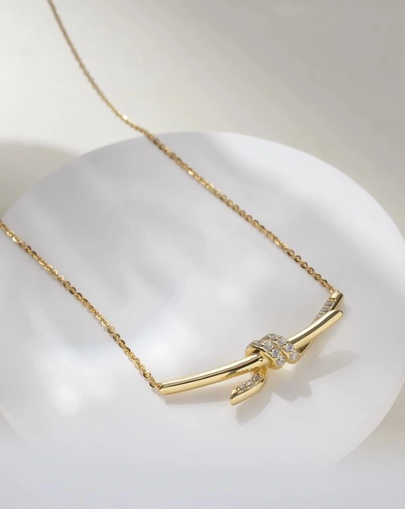 Indistinguishable Tiffany Necklaces