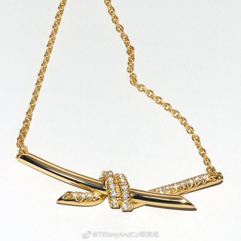 Indistinguishable Tiffany Necklaces