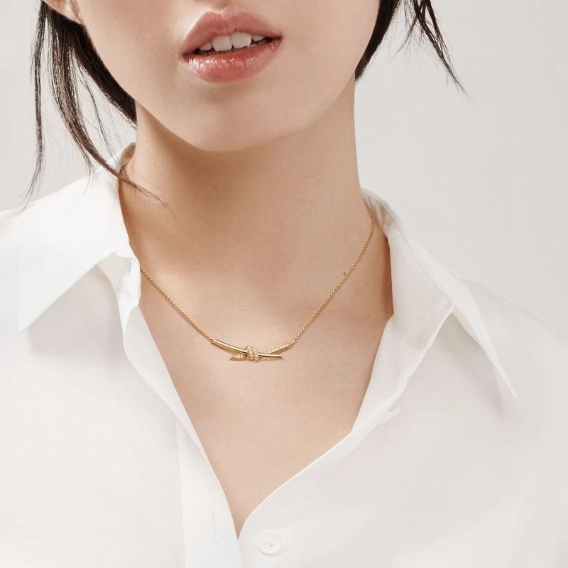 Indistinguishable Tiffany Necklaces