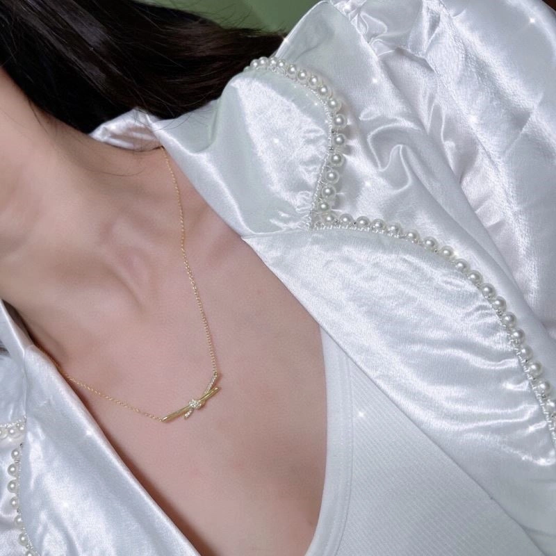 Indistinguishable Tiffany Necklaces