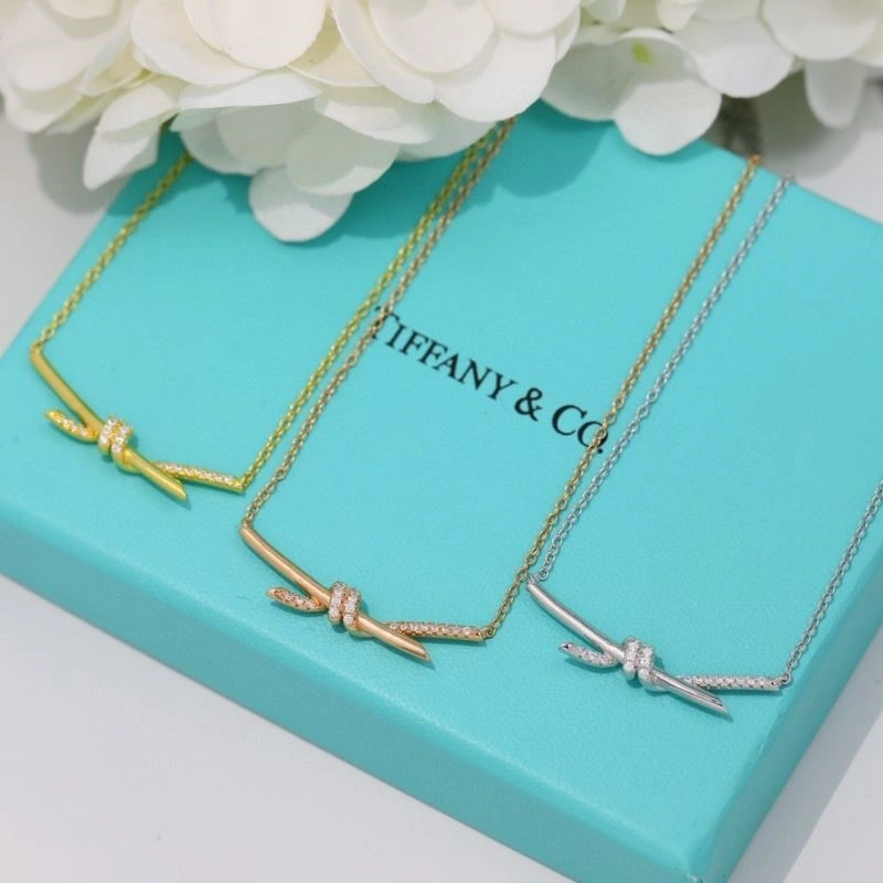 Indistinguishable Tiffany Necklaces
