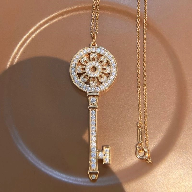 Indistinguishable Tiffany Necklaces