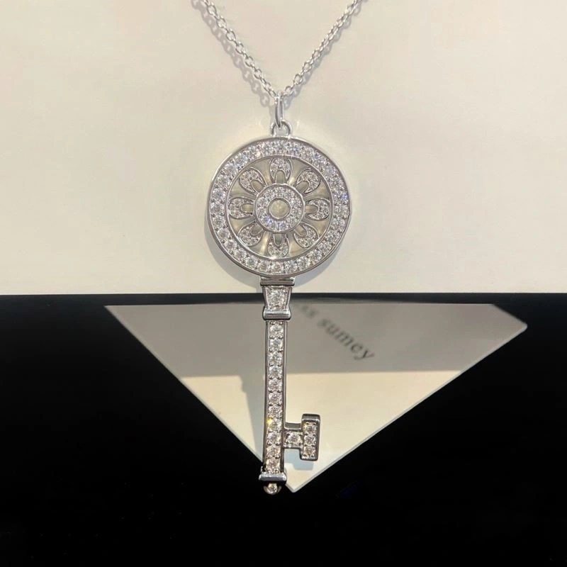 Indistinguishable Tiffany Necklaces