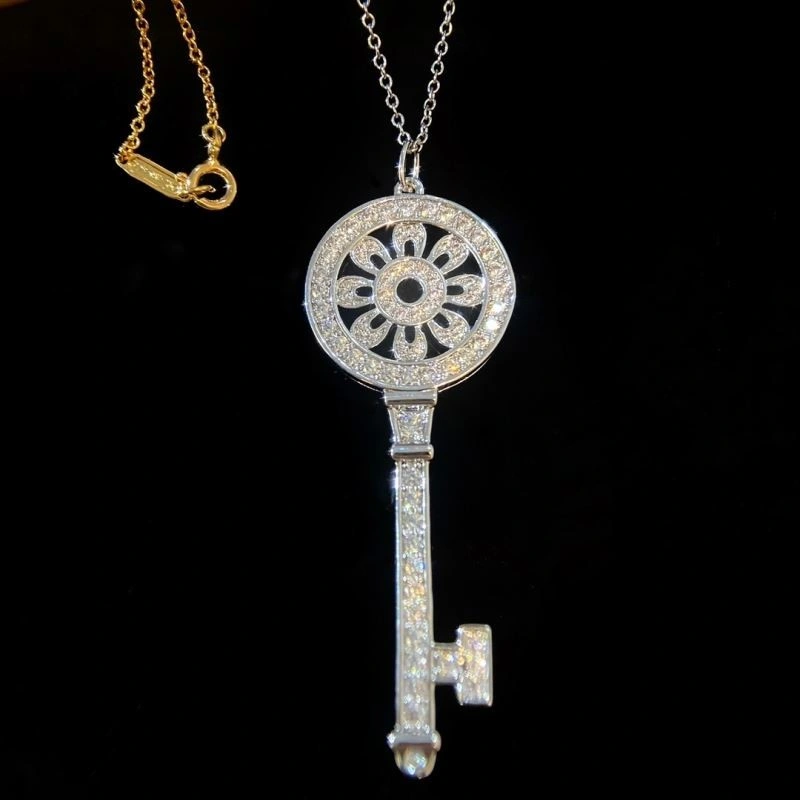 Indistinguishable Tiffany Necklaces