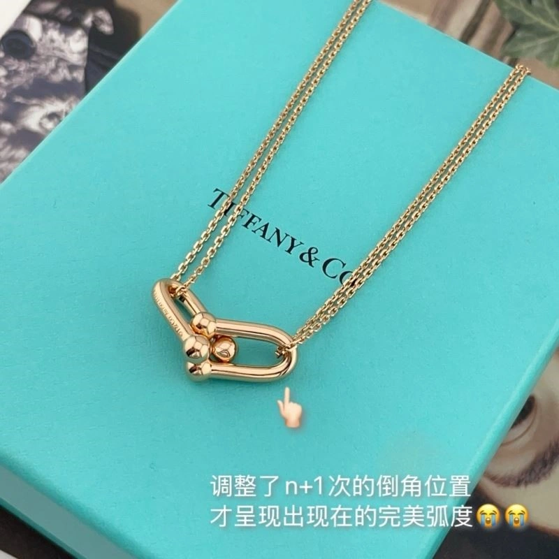 Indistinguishable Tiffany Necklaces