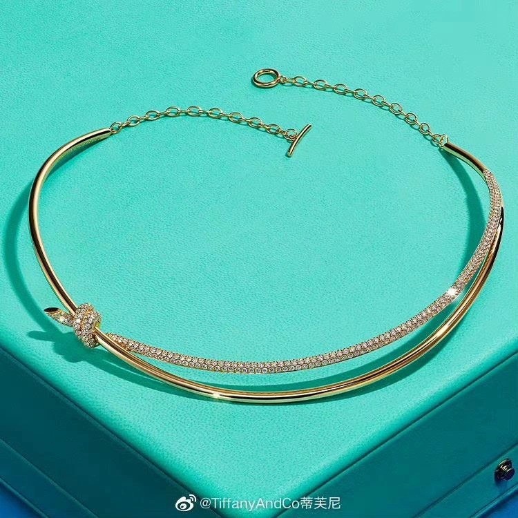 Indistinguishable Tiffany Necklaces