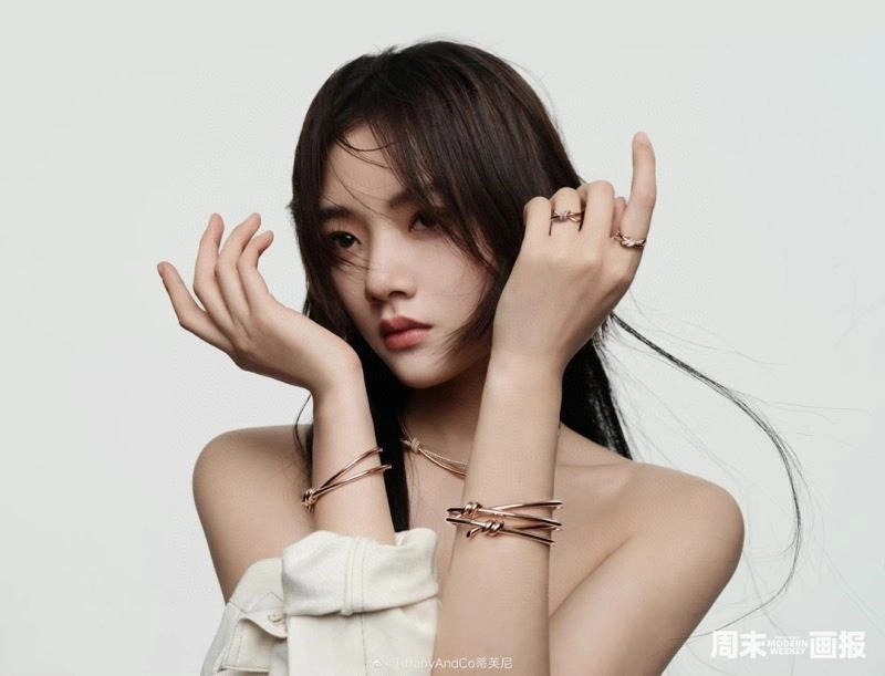 Indistinguishable Tiffany Necklaces