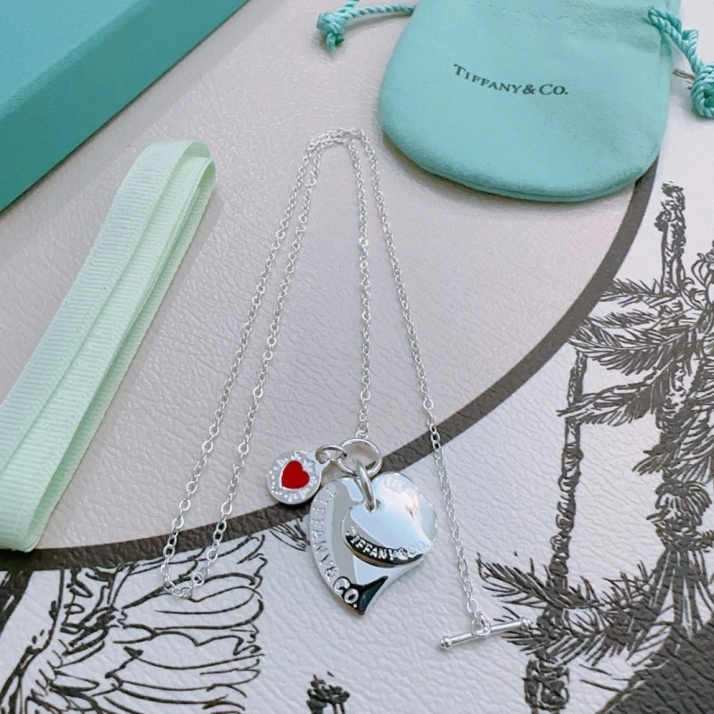 Indistinguishable Tiffany Necklaces