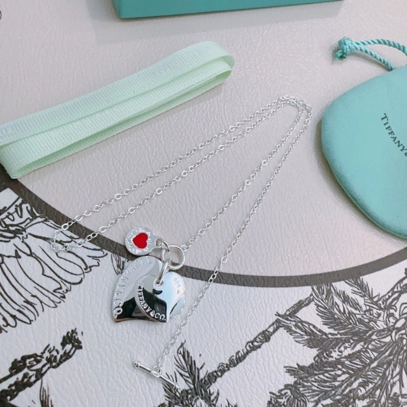 Indistinguishable Tiffany Necklaces