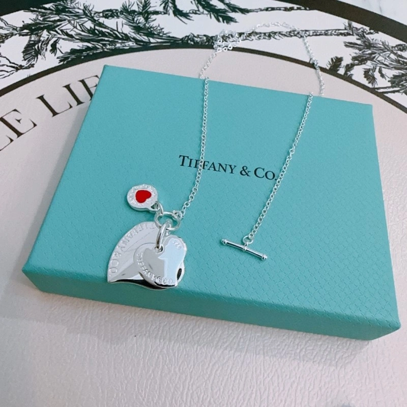 Indistinguishable Tiffany Necklaces
