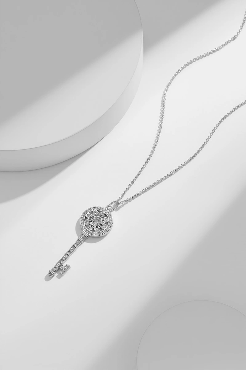 Indistinguishable Tiffany Necklaces